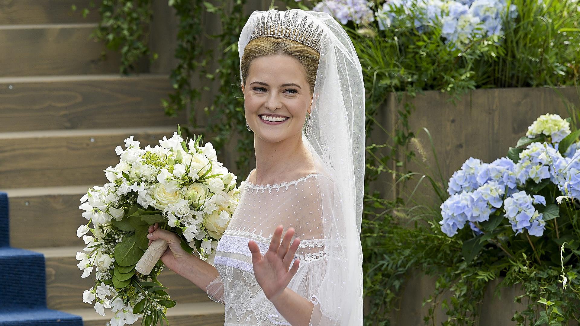 La princesa María Carolina de Liechtenstein se casa con la emblemática tiara Habsburgo y un ...
